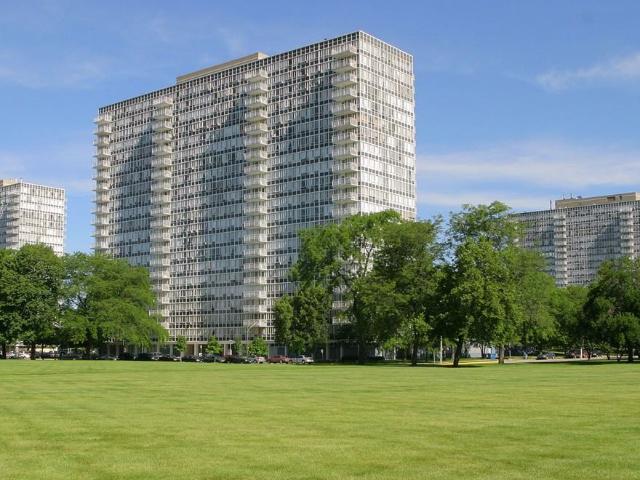 Lake Meadows Apartments 2 Bedroom Apartment for Rent at 400 E 33rd St, Chicago, IL 60616 Douglas
