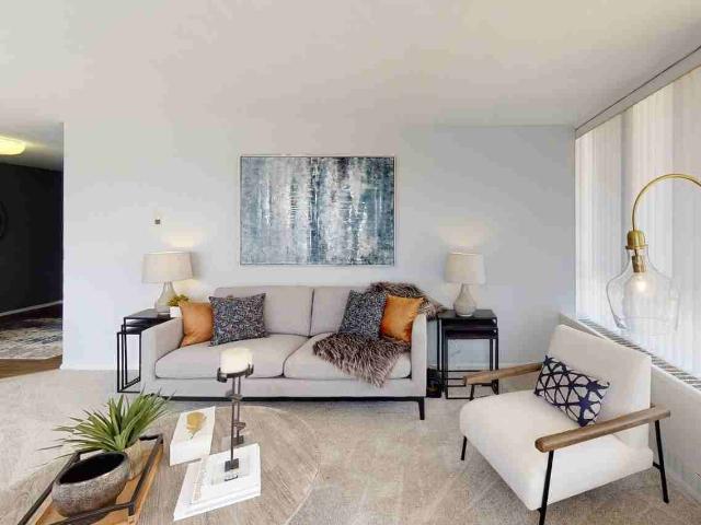 Lake Meadows Apartments 3 Bedroom Apartment for Rent at 400 E 33rd St, Chicago, IL 60616 Douglas