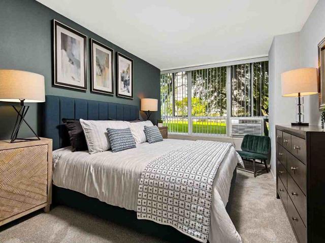 Lake Meadows Apartments Studio Apartment for Rent at 3233 S King Dr, Chicago, IL 60616 Douglas