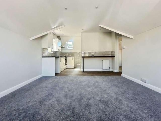 Lake Avenue, Slough, SL1