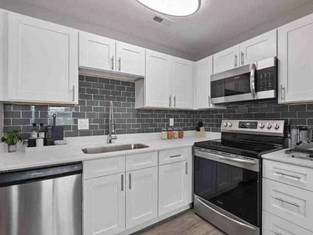 Lake Castleton Apartments 1 Bedroom Apartment for Rent at 7601 Carlton Arms Dr, Indianapolis, IN 46256 I69 Fall Creek