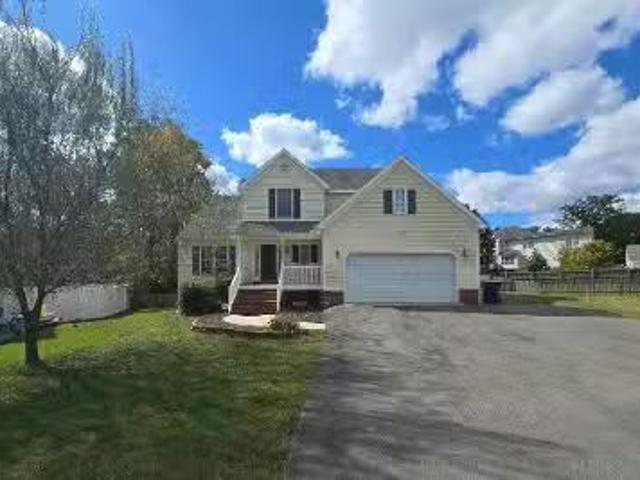 Lake Caroline Ct