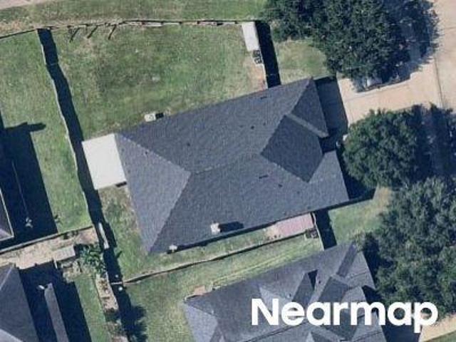 Lake Commons Dr