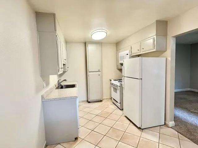 Lake Crest Apartments 1 Bedroom Apartment for Rent at 5971 Lake Crest Way, Sacramento, CA 95822