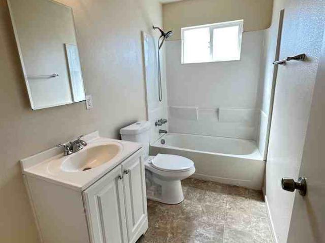 Lake Crest Apartments 2 Bedroom Apartment for Rent at 1100 E 17th St, Marysville, CA 95901