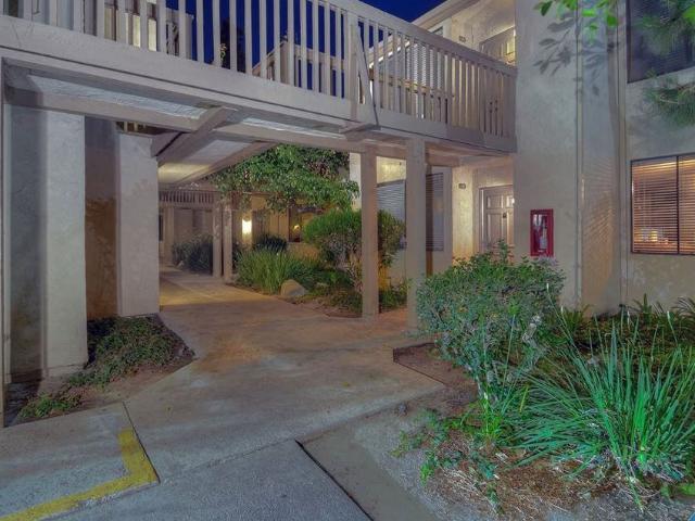 LAKE DIANNE 1 Bedroom Apartment for Rent at 750 Parkcenter Dr, Santa Ana, CA 92705 Cabrillo Park
