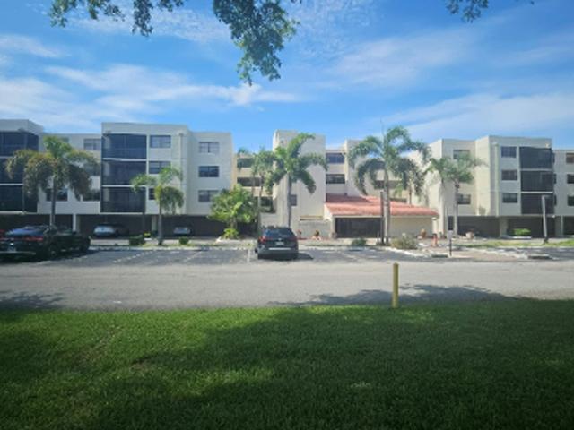 Lake Emerald Dr Apt 315