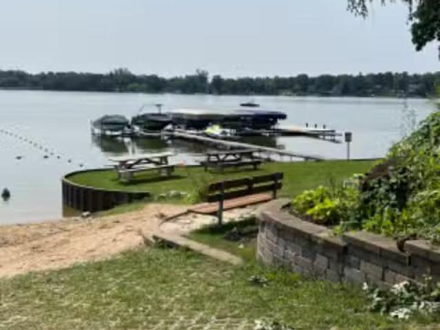 Lake front access home Mundelein 19358 W Fairview Dr