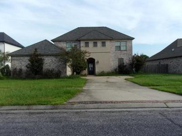 Lake Harbor Ln