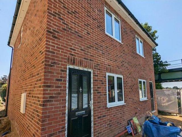 Lake Hill, Lake, 2 Bedroom Semi detached