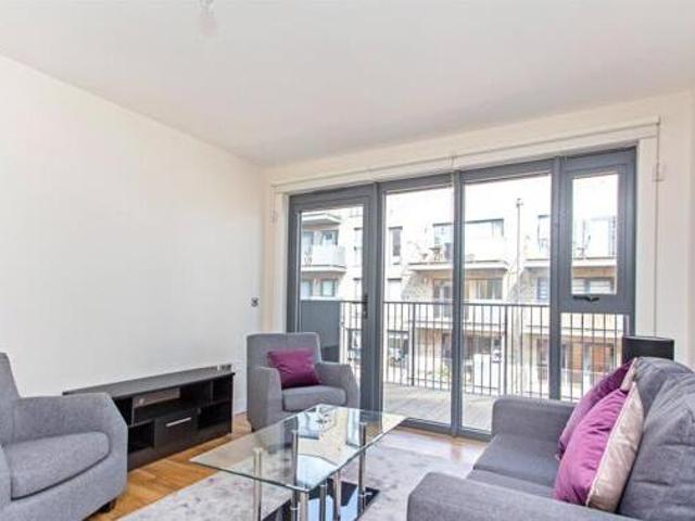 Lake House, Finsbury Park, 3 Bedroom Flat