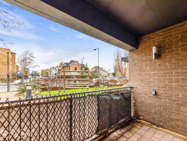 Lake House, Green Lanes Walk, 2 Bedroom Flat