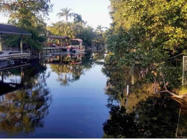 Lake House in Paradise