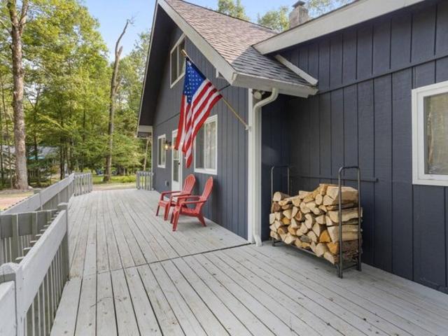 Lake Ln, Pocono Lake, Home For Sale