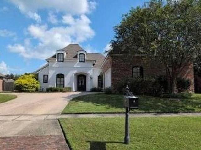 Lake Path Dr