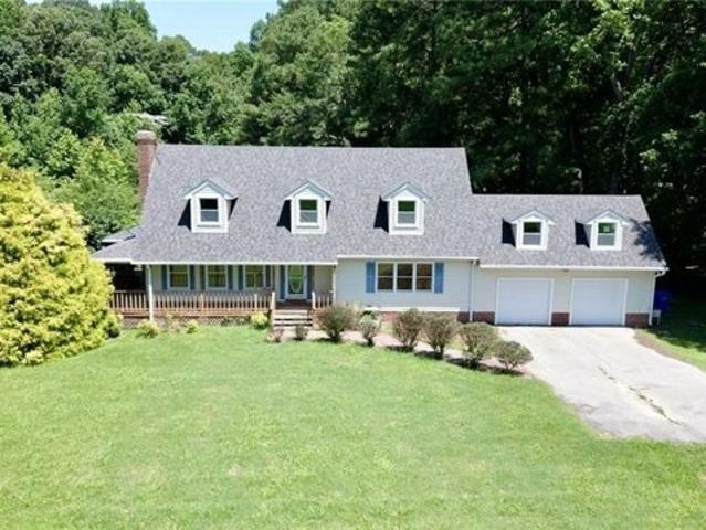 Lake Point Rd, Suffolk, Home For Sale