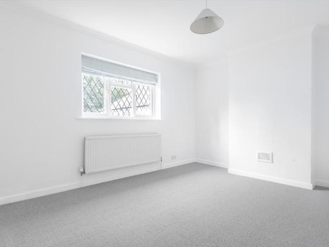 Lake Road, Wimbledon, London, SW19 2 bed flat to rent £2,300 pcm £531 pw