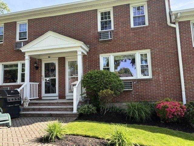 Lake St Apt I, Winchester, Condo For Sale
