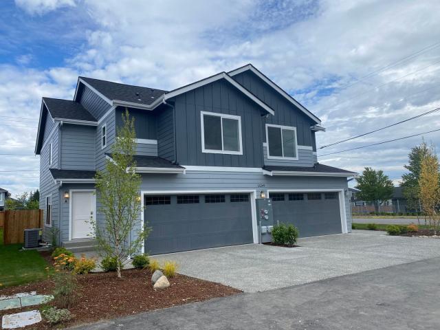 Lake Stevens Townhome Duplex within minutes to Frontier Village
