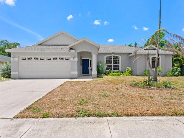 Lake Sarasota Home, a 10 minute walk to transit st