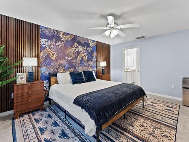 Lake Sarasota Home, a 10 minute walk to transit stop Bee Ridge Rd @ Westminster Dr