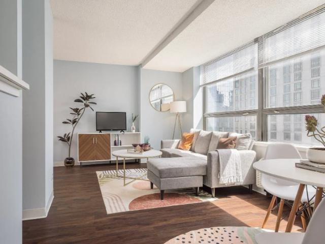 Lake Shore East Convertible Jr 1 BRpoolgymdoorman