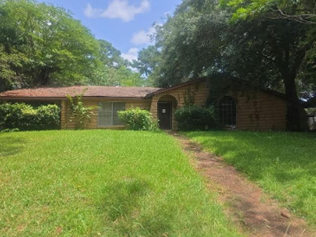 Lake Trace Cir