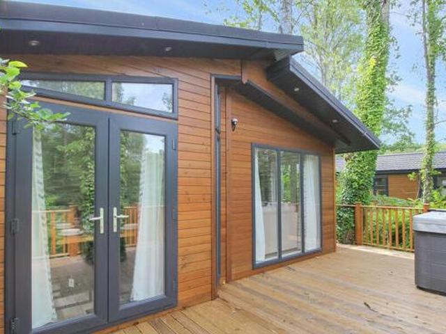 Lake View, Brokerswood Holiday Park, 4 Bedroom Mobile