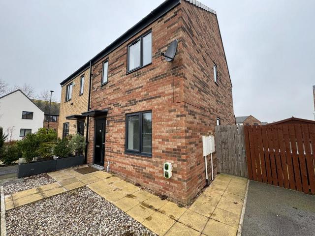 Lake View, Lakeside, Doncaster 2 bed semi detached house to rent £1,275 pcm £294 pw