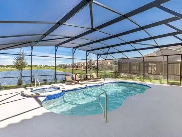 Lake View Villa 7520 Oakmoss Loop