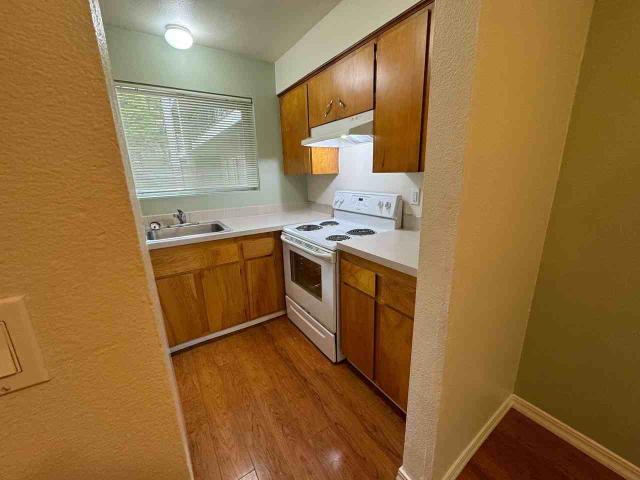 Lake Village and Lakewood Apartments 2 Bedroom Apartment for Rent at 11850 Se 26th Ave, Milwaukie, OR 97222 Lake Road