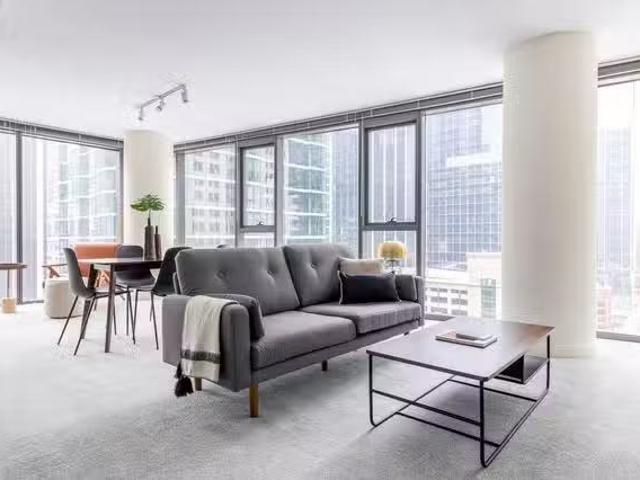 Lake & Wells Apartments, 210 N Wells St, Chicago Loop 2 Bedr.