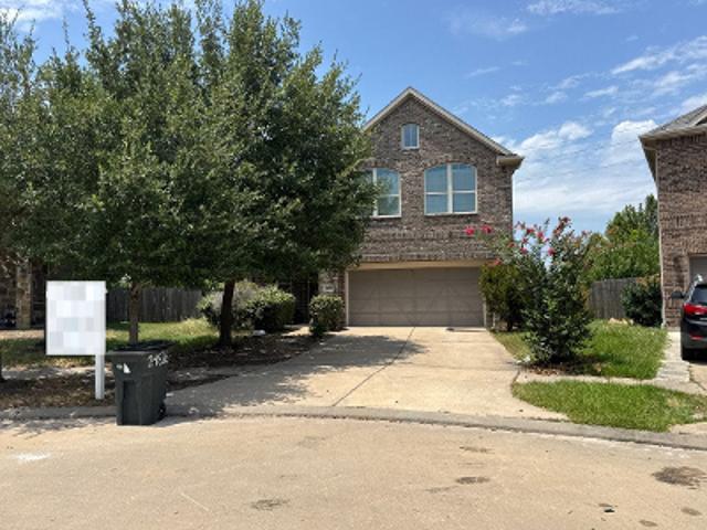 Lakecrest Village Dr
