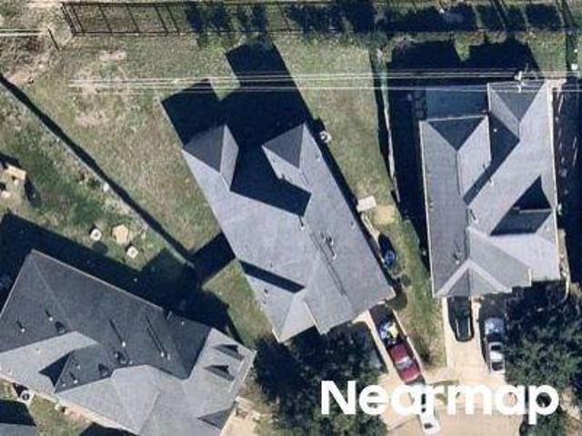 Lakecrest Village Dr