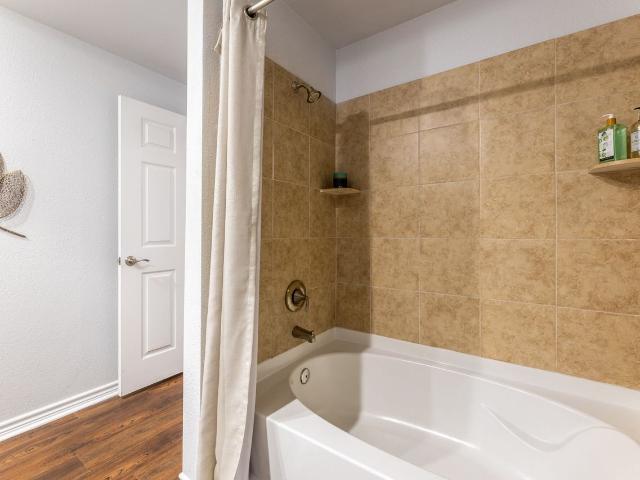 Lakebridge Apartments 1 Bedroom Apartment for Rent at 300 Woerner Rd, Houston, TX 77090