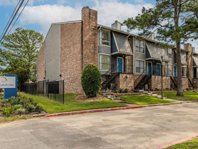 Lakebridge Townhomes 2 Bedroom Apartment for Rent at 2218 Place Rebecca Ln, Houston, TX 77090