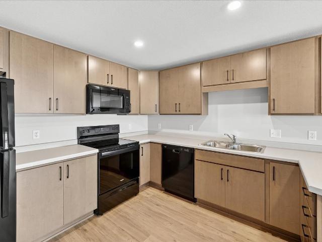 Lakefield Apartments Studio Apartment for Rent at 550 W Lake St, Minneapolis, MN 55408 Lyn Lake