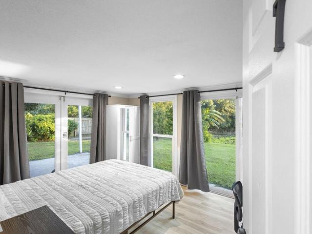 Lakefront Living with private furnished rooms in A