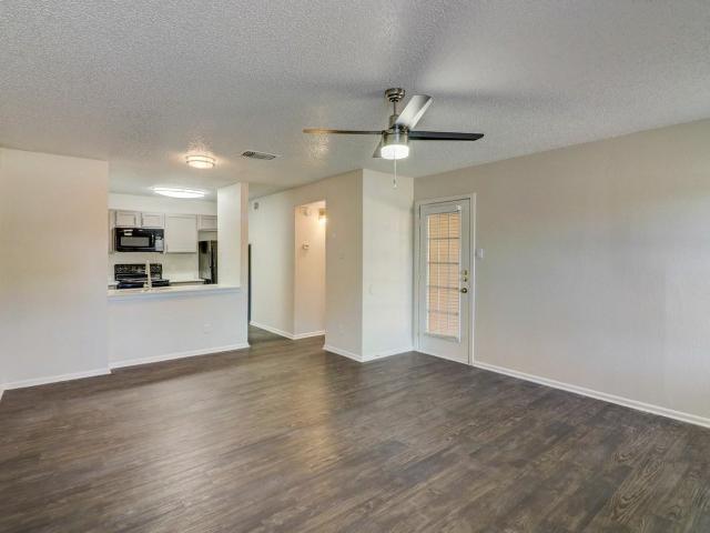 Lakeland Apartments 3 Bedroom Apartment for Rent at 322 Lake Park Rd, Lewisville, TX 75057
