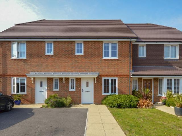 Lakeland Avenue, Bersted, PO21 3 bed terraced house to rent £1,425 pcm £329 pw