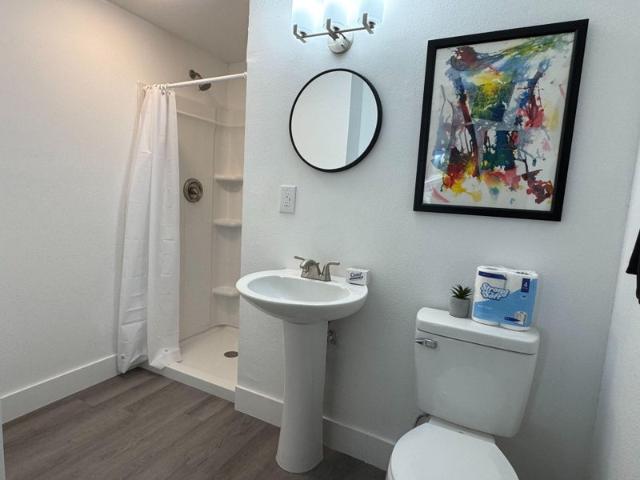 Lakeland Home with Private Baths and Laundry Room