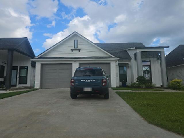 Lakes Edge Dr