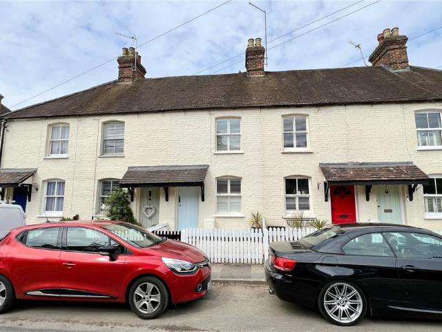 Lakes Lane, Beaconsfield, HP9 2 bed terraced house to rent £1,995 pcm £460 pw