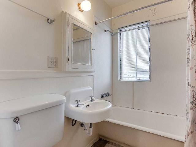 Lakesbury Apartments Studio Apartment for Rent at 127 W Lake St, Minneapolis, MN 55408 Lyndale