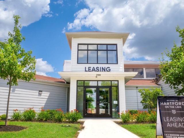 Lakeshore Cove 2 Bedroom Apartment for Rent at 2400 Shore Blvd W, Columbus, OH 43232 Eastland