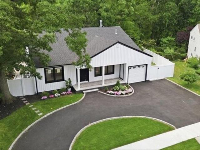 Lakeshore Blvd, Massapequa Park, Home For Sale