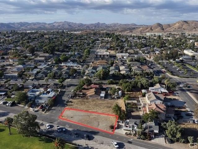 Lakeshore, Lake Elsinore, CA 92530