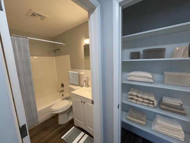 Lakeshore Place 2 Bedroom Apartment for Rent at 144 Bellaire Ave, Dayton, OH 45420 Belmont