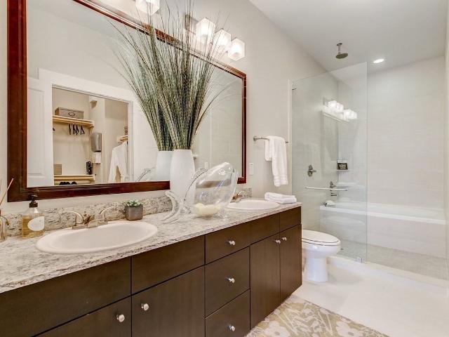 Lakeside Urban Center 2 Bedroom Apartment for Rent at 850 Lake Carolyn Pkwy, Irving, TX 75039