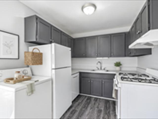 Lakeside Villas 3 Bedroom Apartment for Rent at 5750 Roche Dr, Columbus, OH 43229 Salem Village